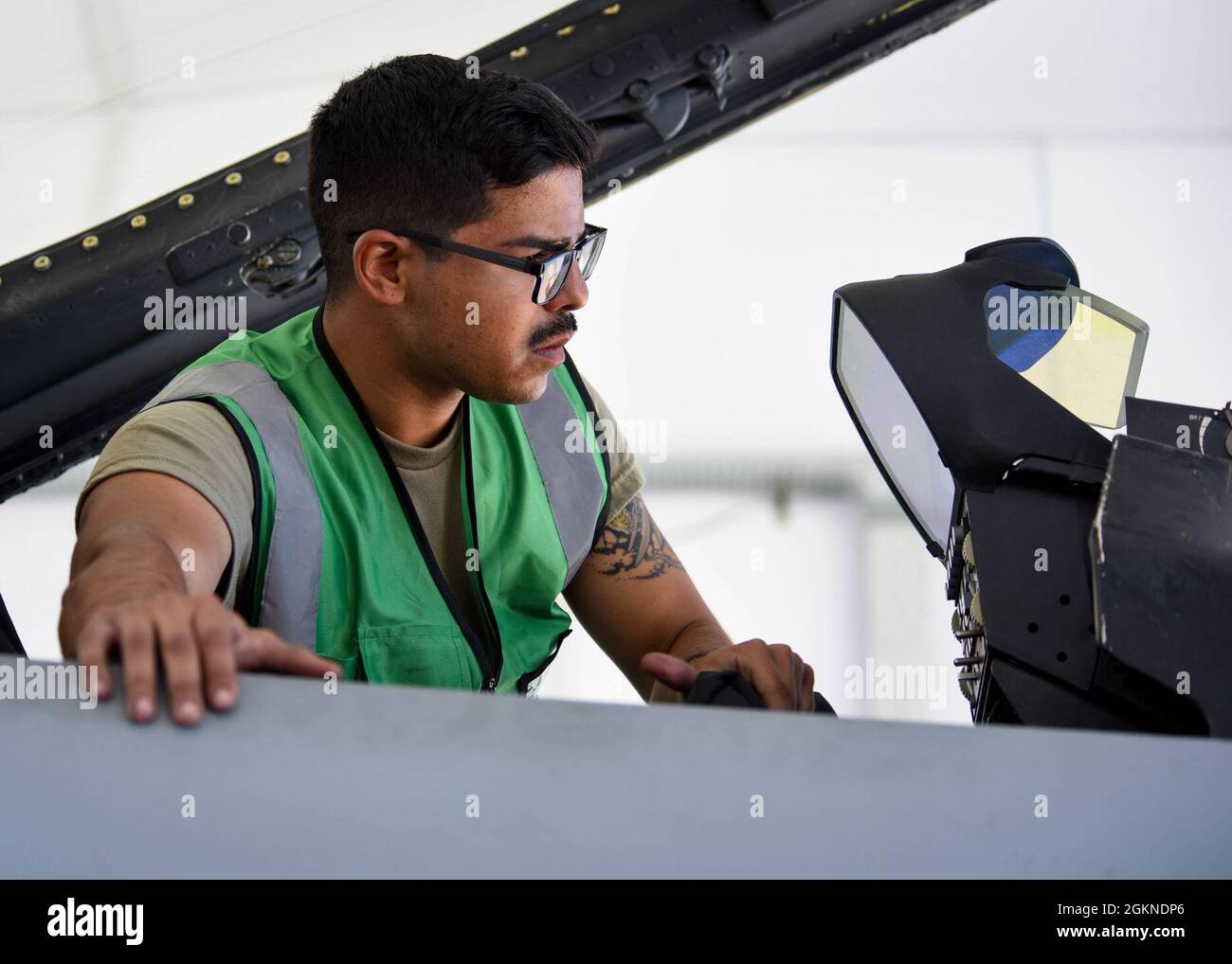 Sergent d'état-major de la Force aérienne des États-Unis Michael Montez ...