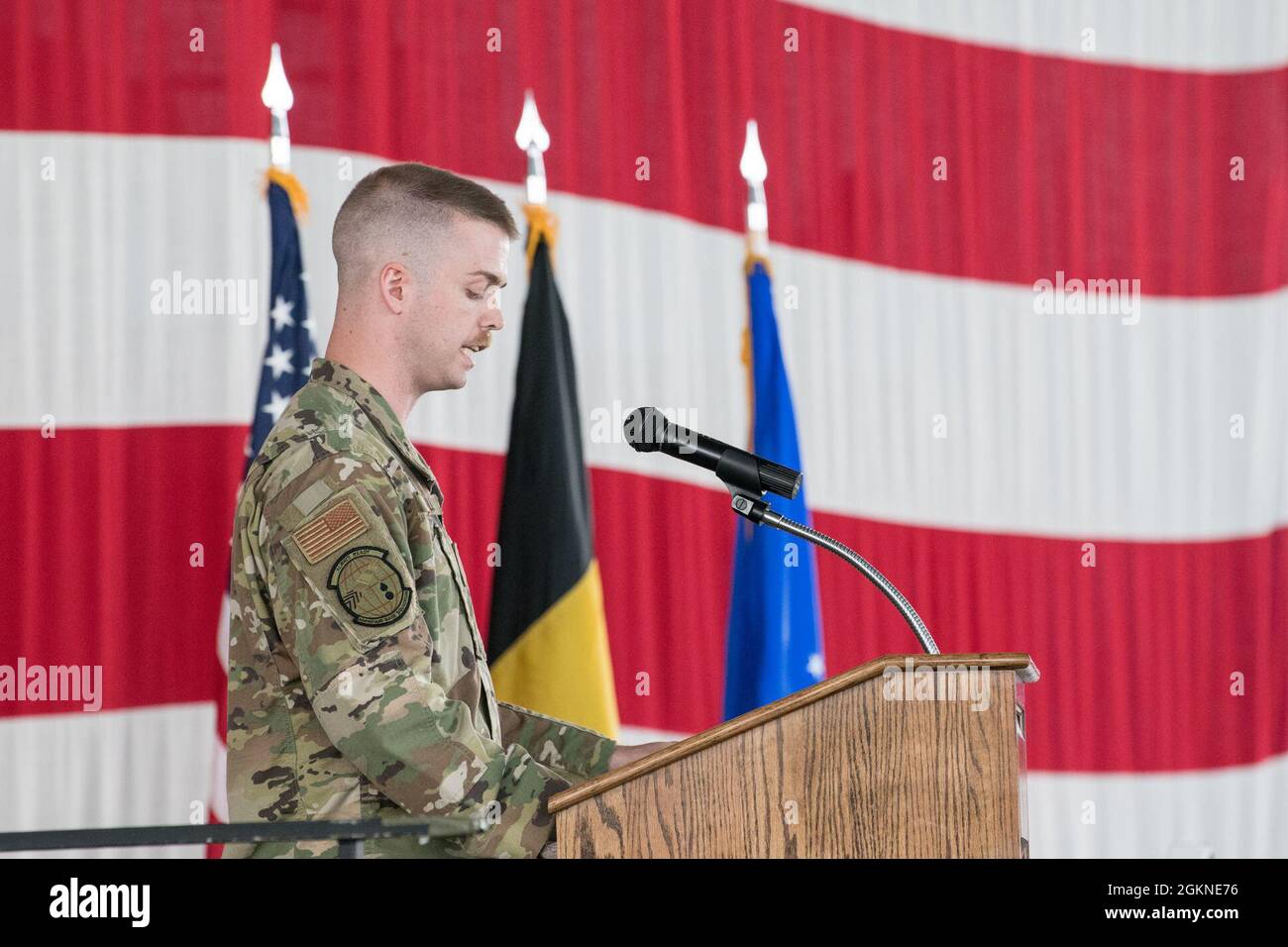 U.S. Air Force Tech. Sgt. Cory Churchill raconte la cérémonie de ...