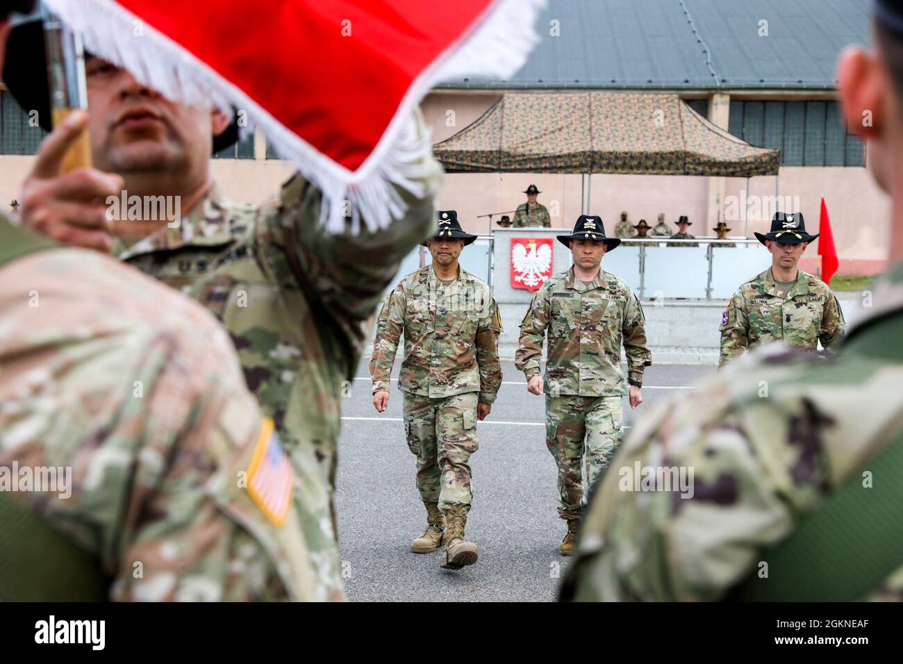 Le colonel Jon W. Meredith (au centre), commandant de l'équipe de ...