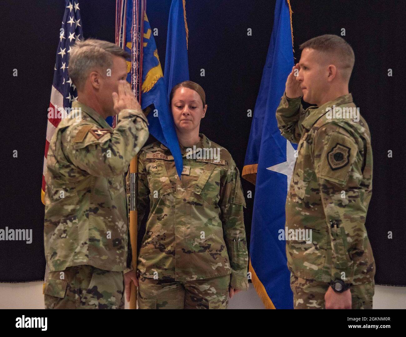 Le colonel Erik Johnson, entrant 379e commandant du Groupe des ...