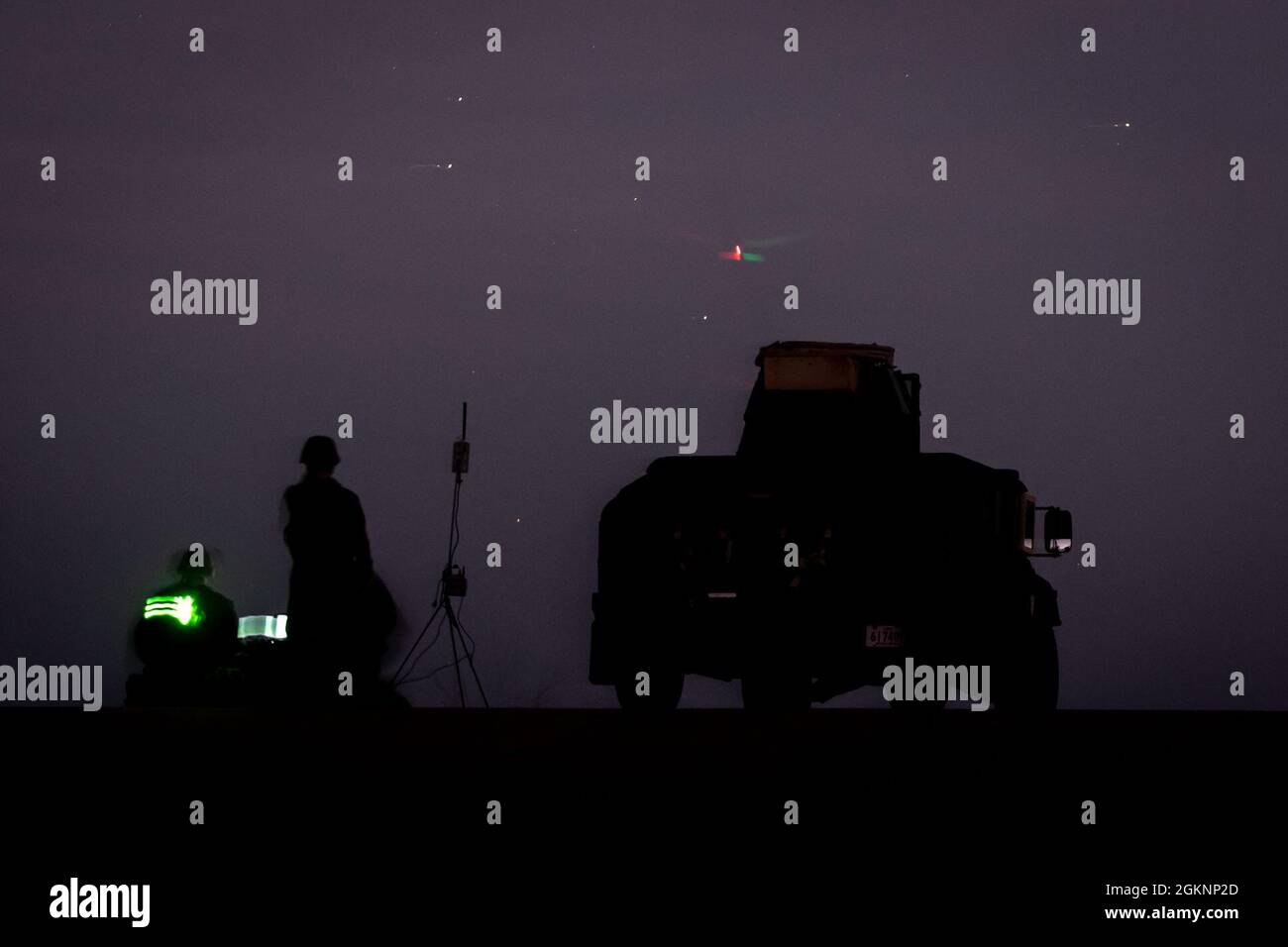 US Marine corps 1st Lt Thomas Ferguson, à droite, un agent de ...