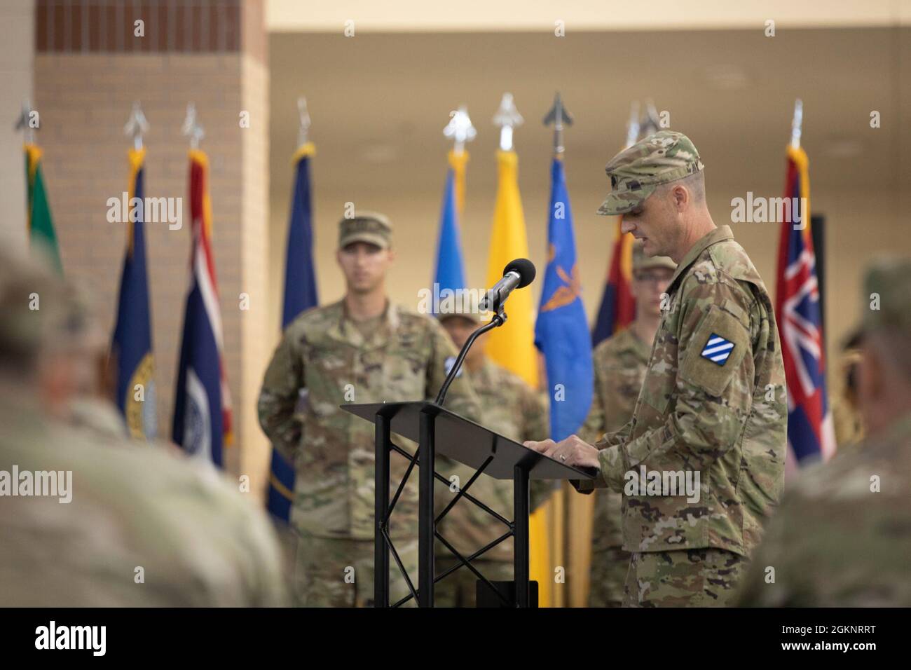 Le lieutenant-colonel Timothy Decker, commandant entrant du 2e ...