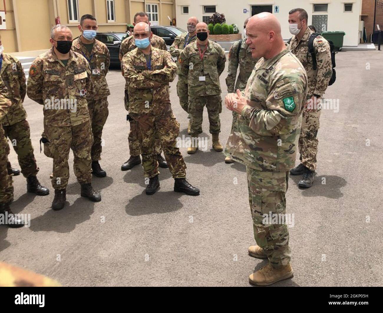 Le Lieutenant général Roger Cloutier de l'armée américaine, commandant ...