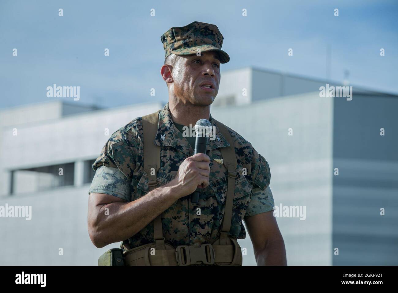 Le colonel Omar Randall du corps des Marines des États-Unis, commandant ...