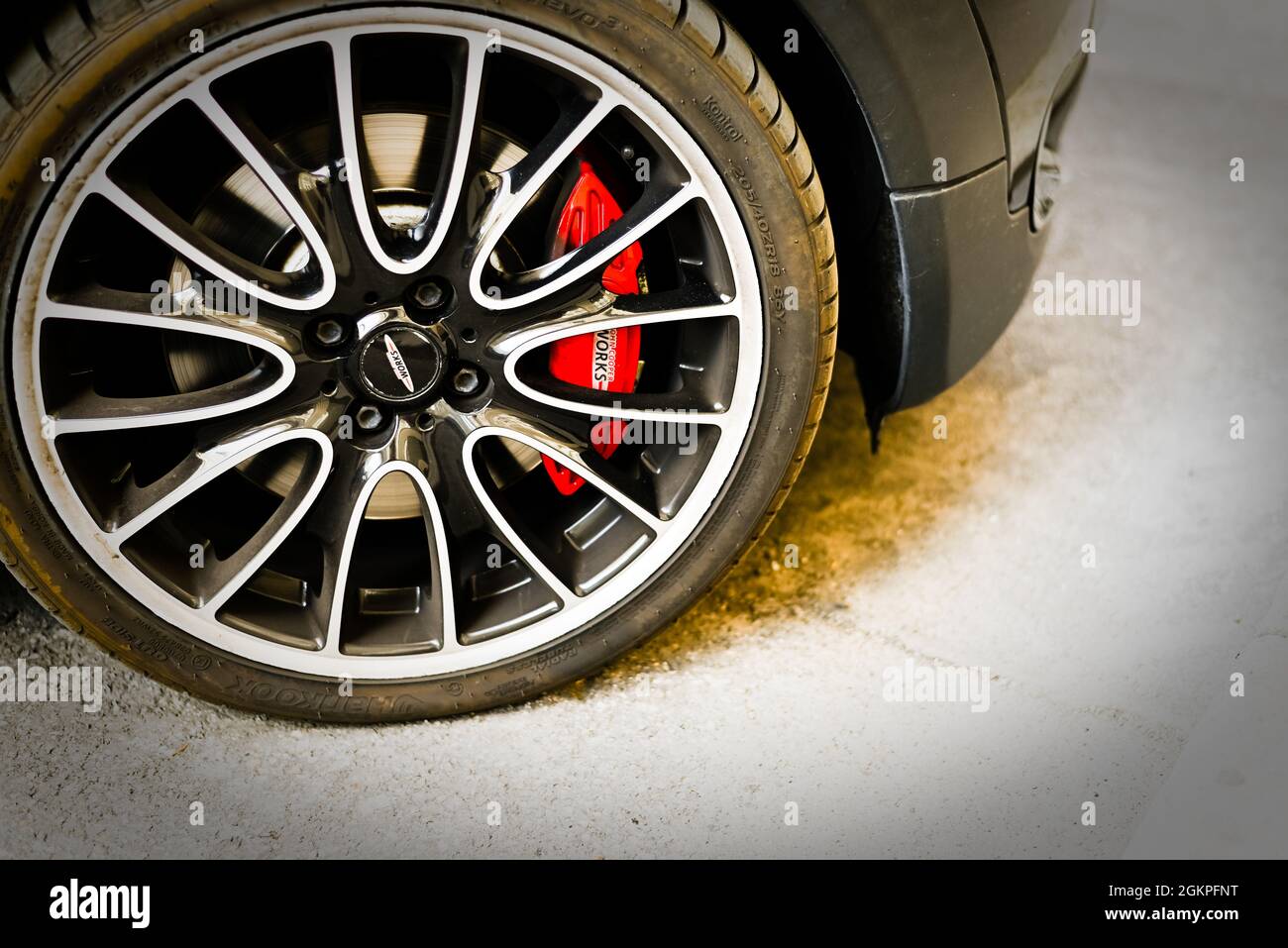 Front tyre Banque de photographies et d’images à haute résolution - Alamy