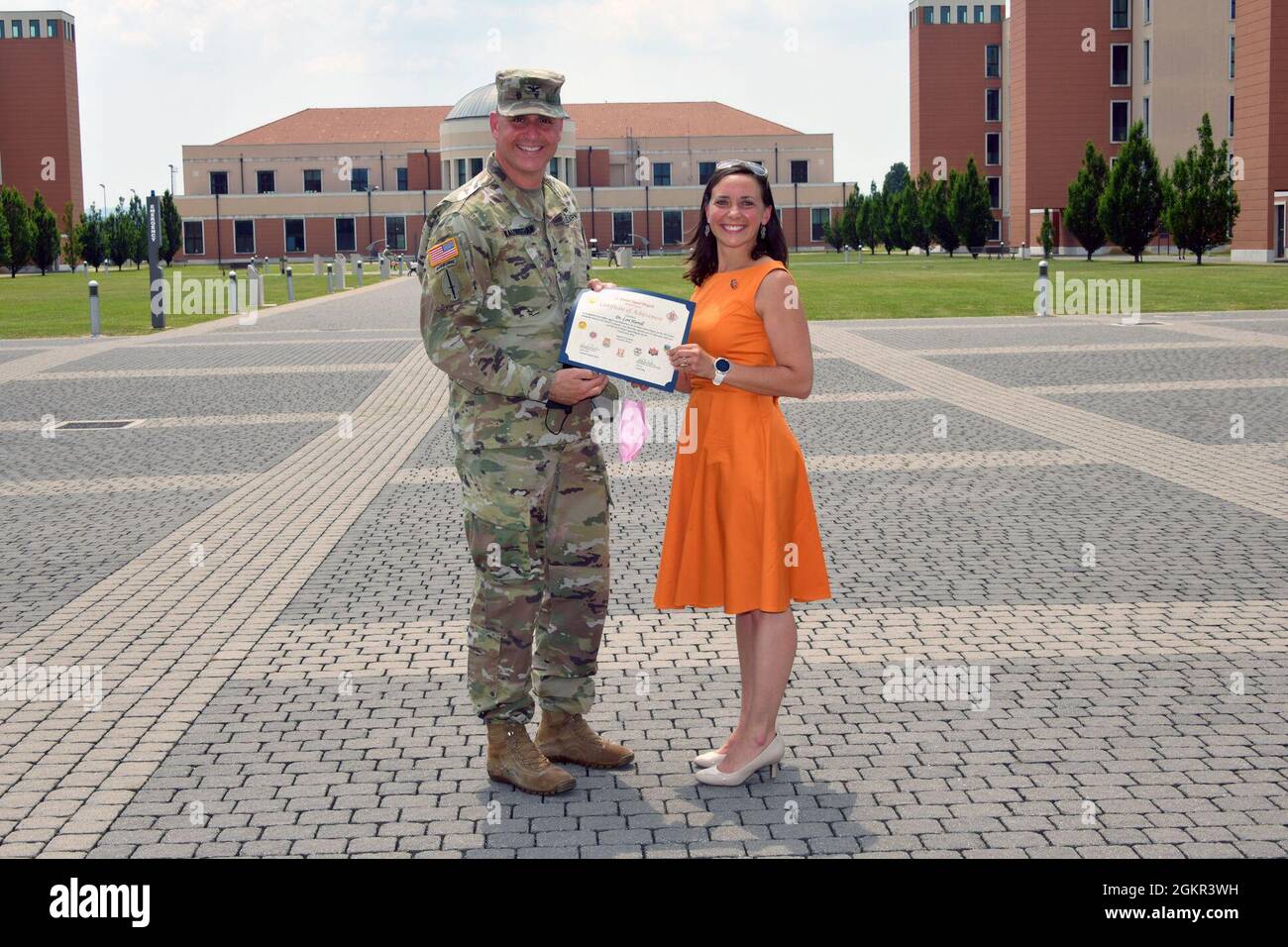 Le Dr Lori Harrell, épouse du lieutenant-colonel John L. Harrell ...