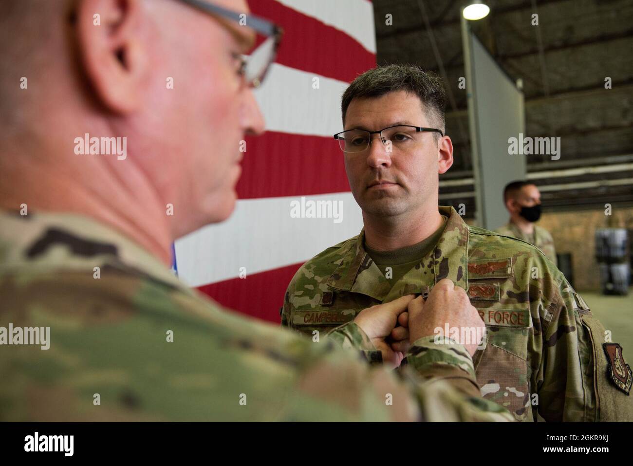 Le colonel Brian Moore, commandant du 51e Groupe de maintenance, à ...