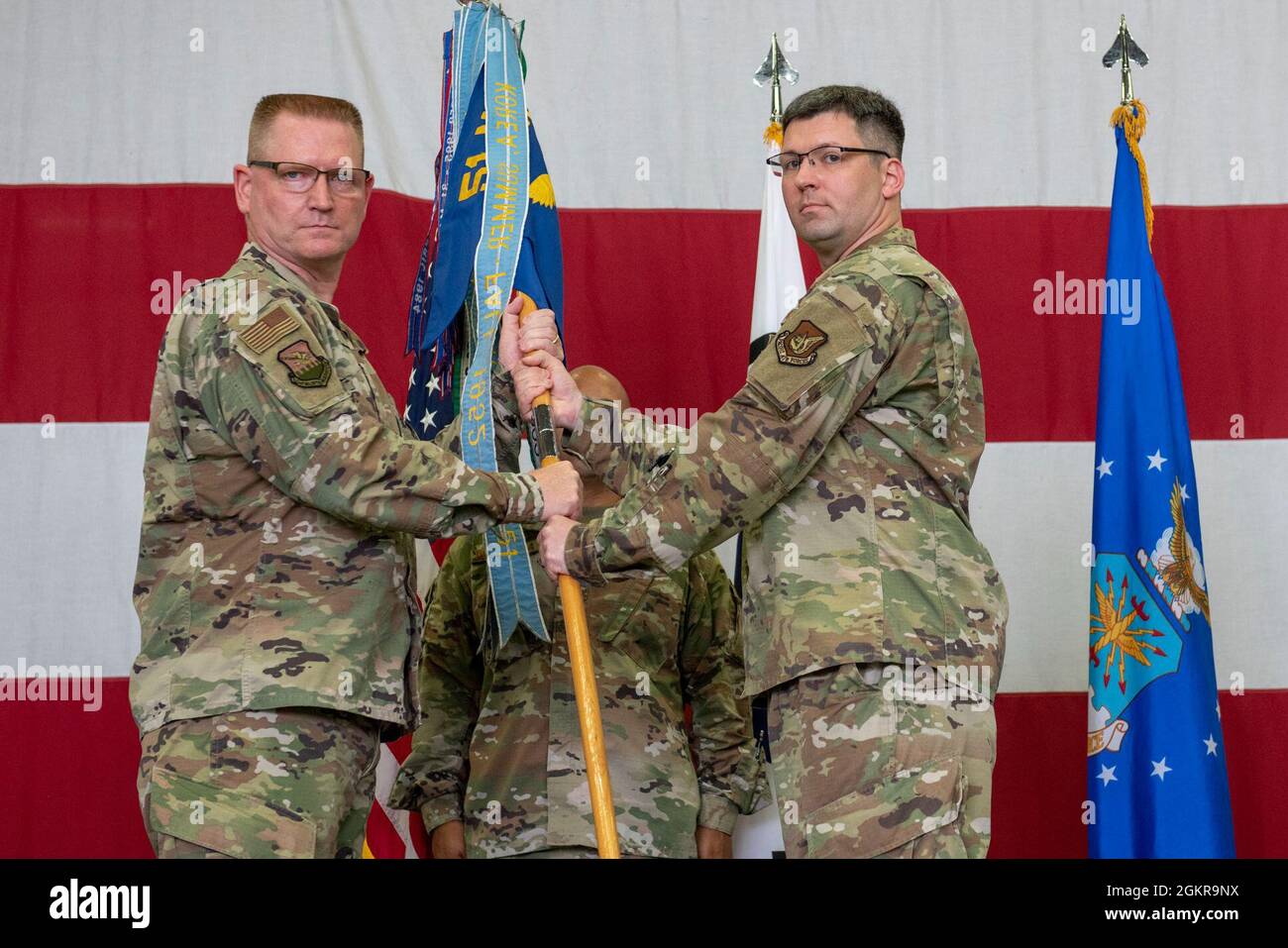 Le colonel Brian Moore, commandant du 51e Groupe de maintenance, à ...