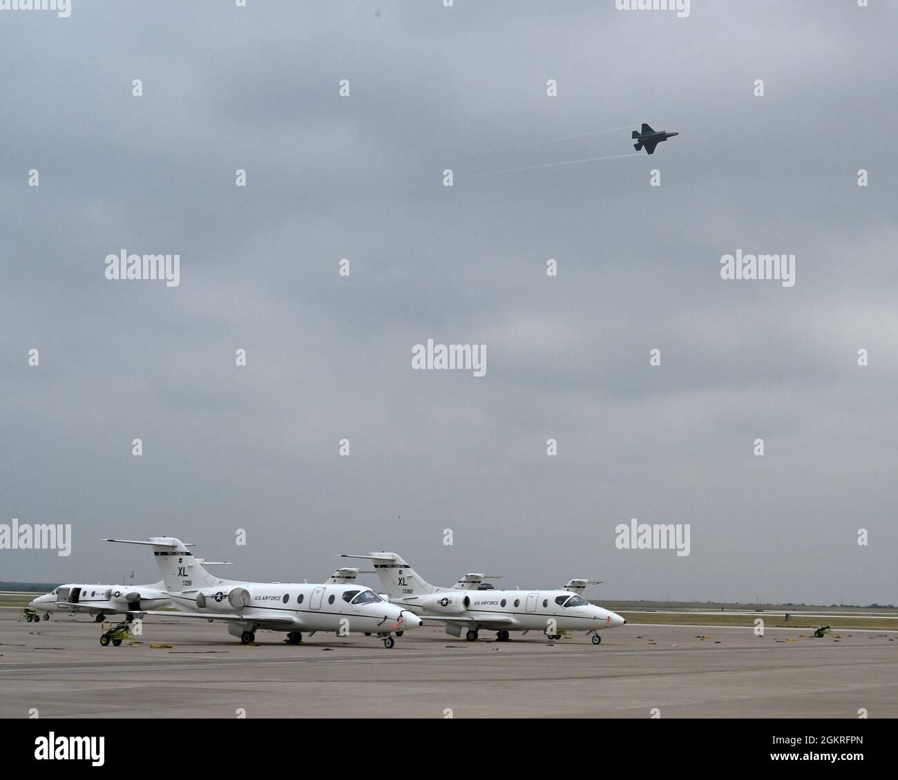 Les majors Michael “Flash” McVay, Joshua “Scorch” Reddis, Christopher ...