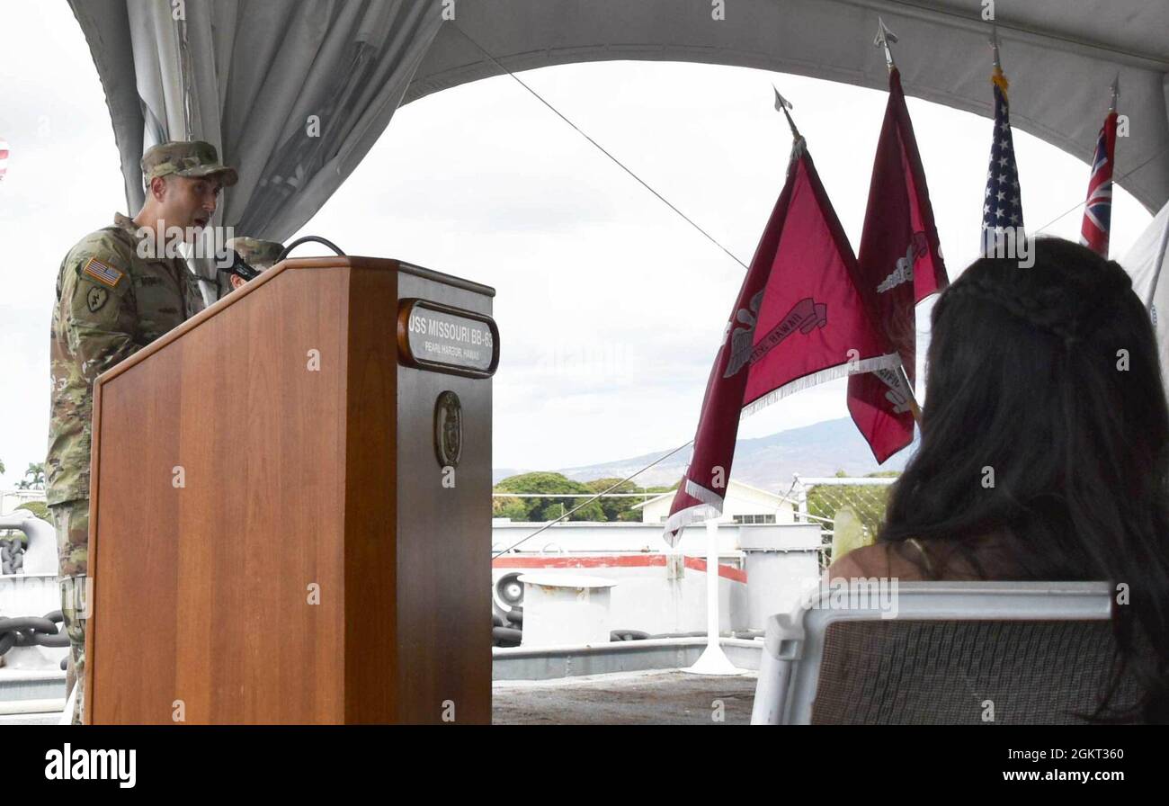 Le lieutenant-colonel Johnnie Robbins fait ses premières remarques à ...