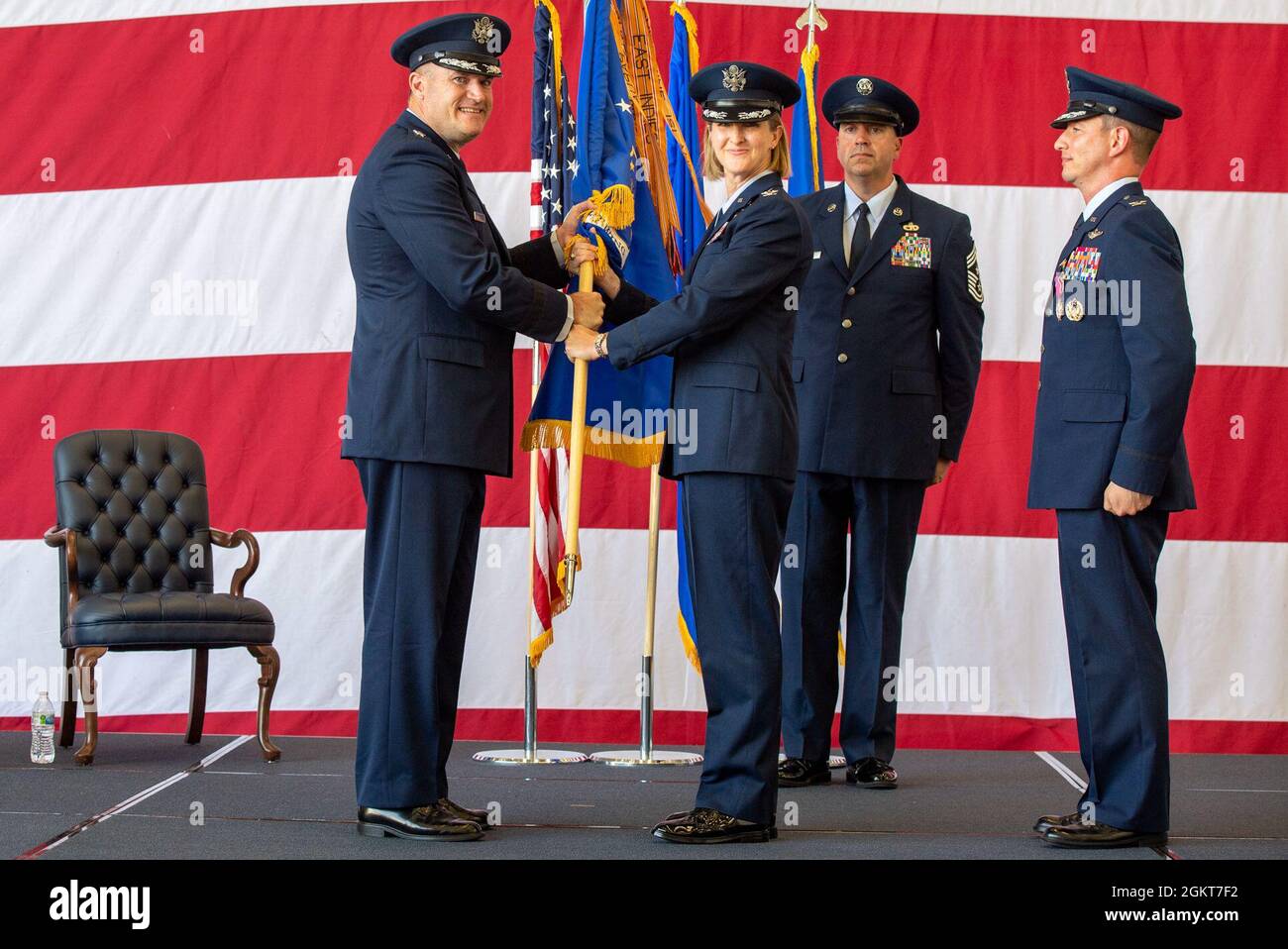 Le colonel Angela Ochoa accepte le commandement de la 19e Escadre de ...