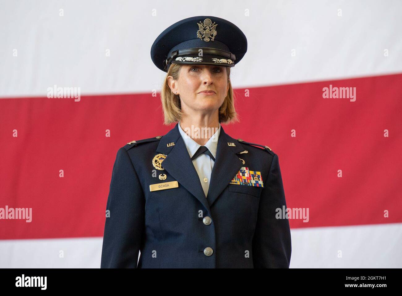 Le colonel Angela Ochoa, commandant de la 19e Escadre de transport ...