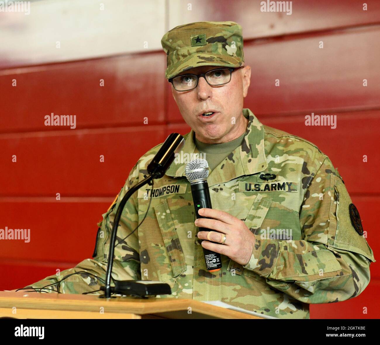 Brig. De l'armée américaine Le général Mark W. Thompson, commandant ...