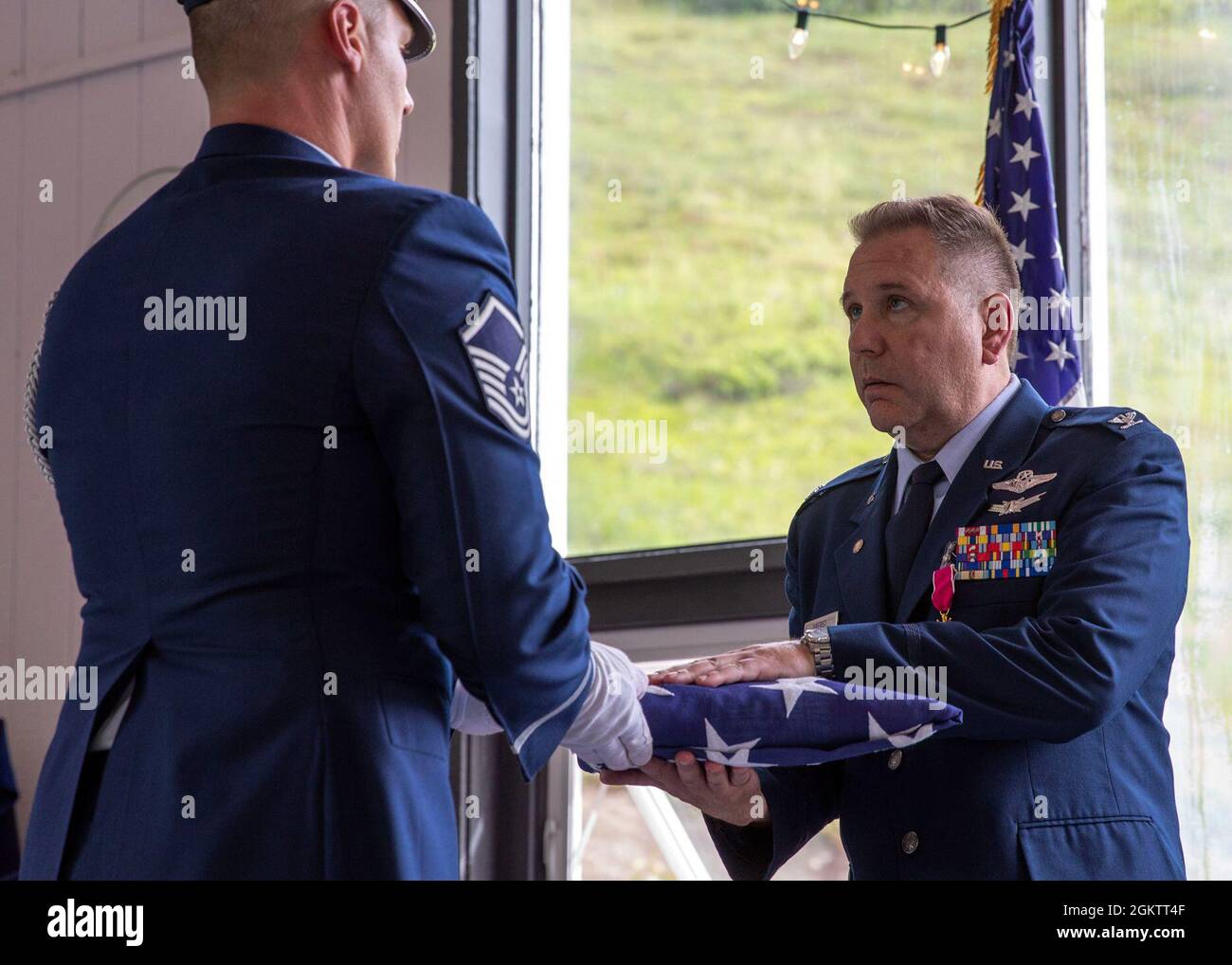 Le colonel John Oberst prend sa retraite de son service militaire après ...