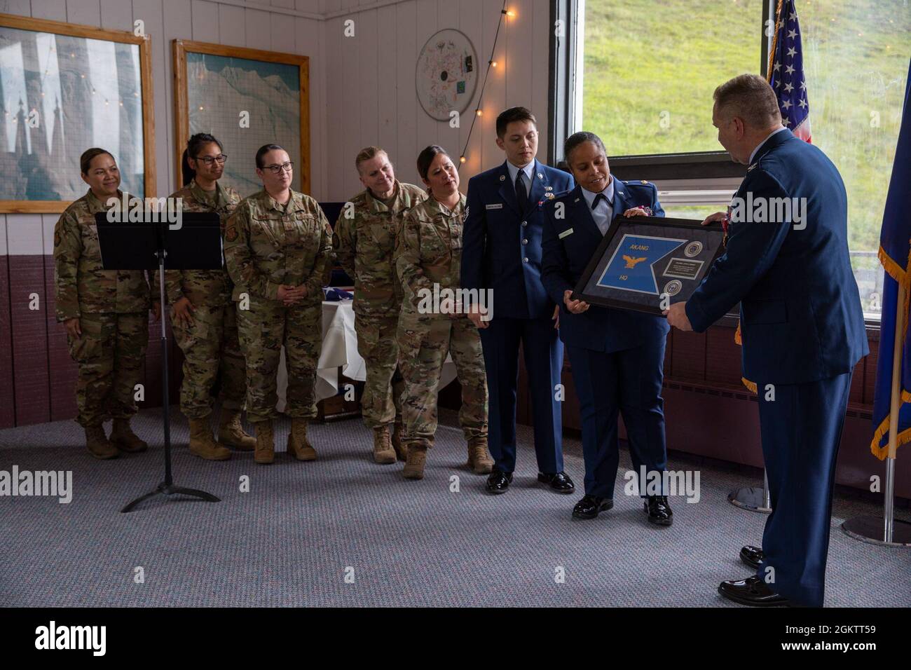 Le colonel John Oberst prend sa retraite de son service militaire après ...