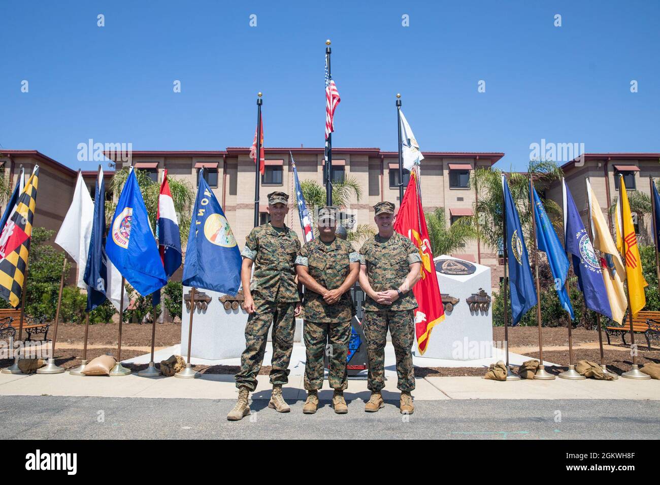 Corps des Marines des États-Unis Lt. Colonel Christopher Winn (à gauche ...