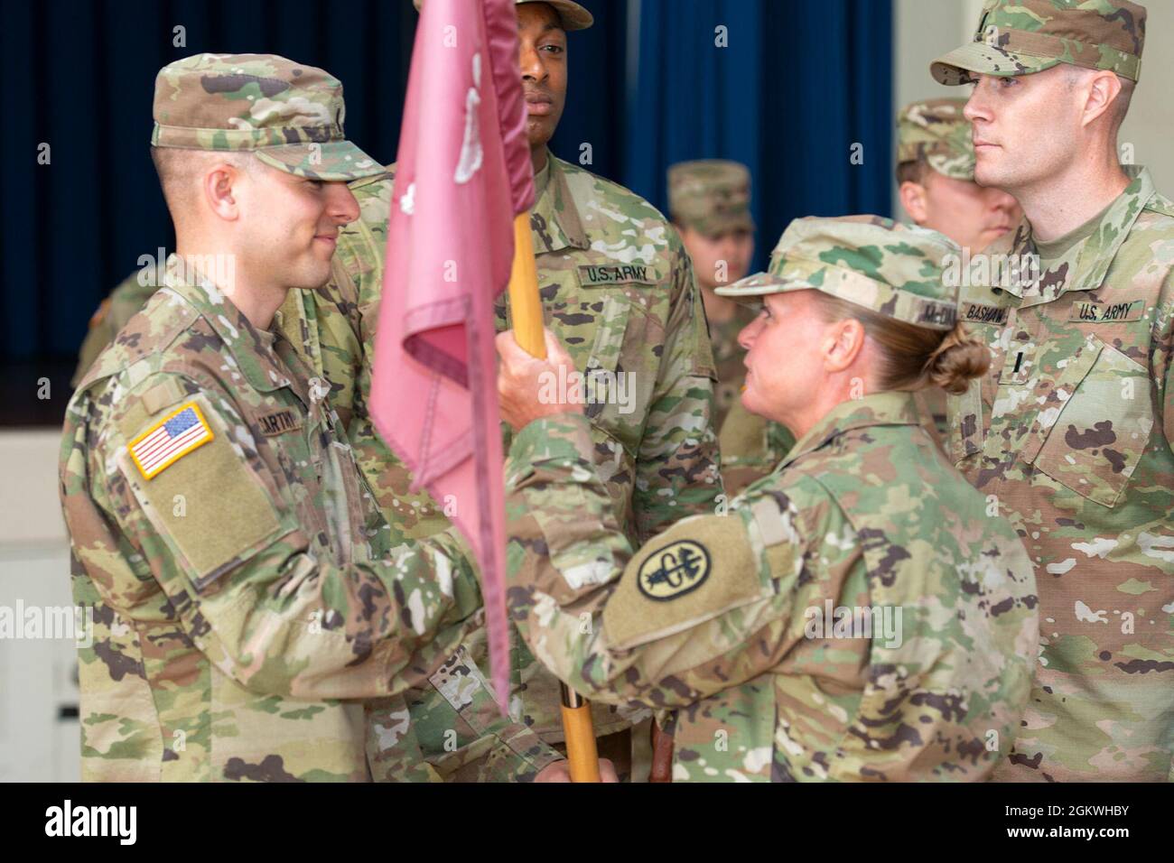 Le premier lieutenant Alexander McCarthy, commandant entrant du ...