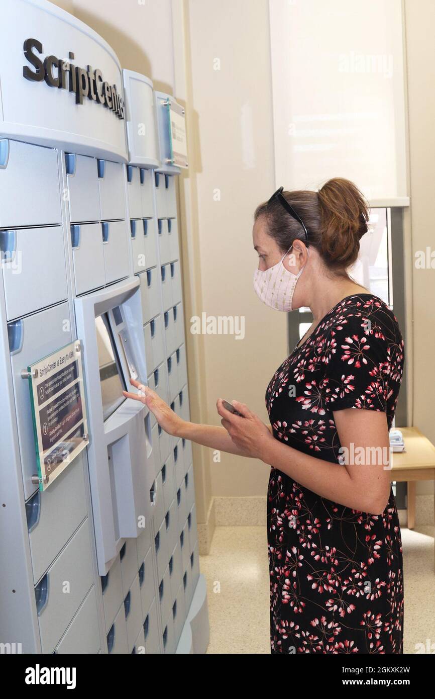 Michelle Samples, la conjointe d’un soldat avec l’équipe Bronco, Groupe ...