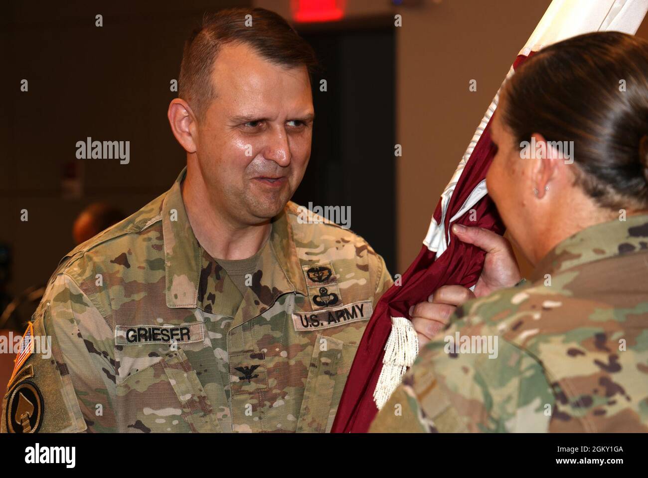 Le colonel Matthew Grieser, le plus récent commandant du 1er ...