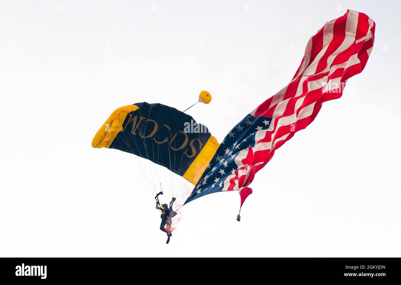 Un para-commando du Commandement des opérations spéciales des États ...