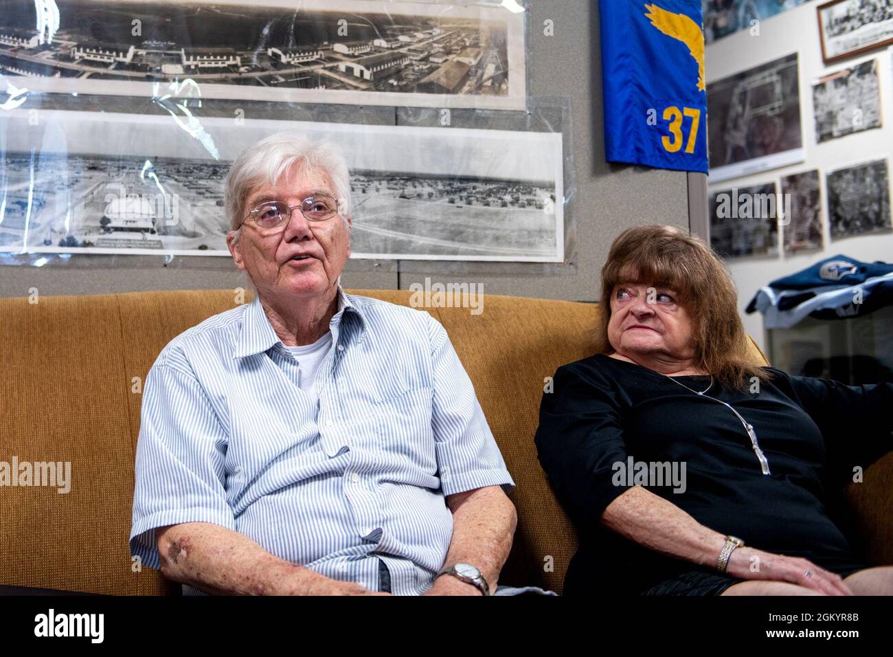 Thomas Coons (à gauche), maître séchant principal, retraité, et son ...