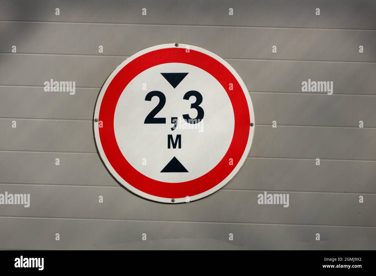 signalisation routière cercle blanc avec bordure rouge. limite de ...