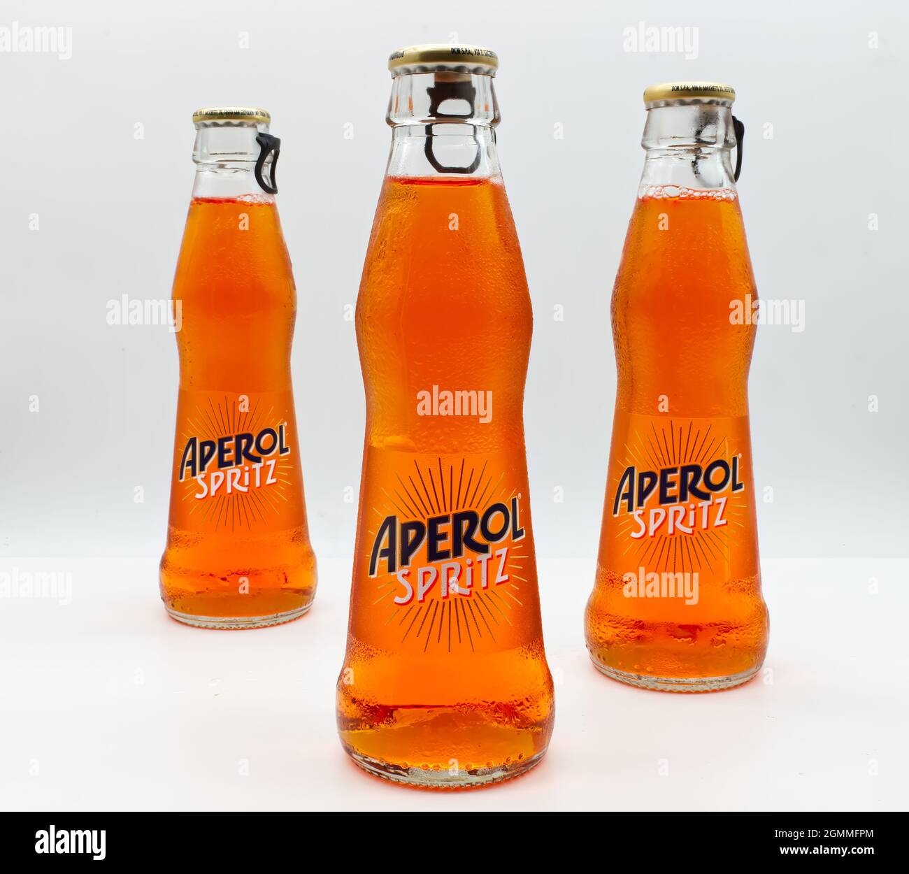 Bouteilles de cocktail italien Aperol Spritz. Spritz italien original ...