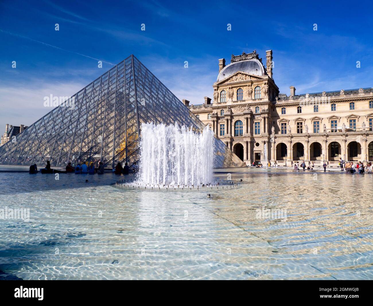 Paris, France - 19 septembre 2018 le Louvre de Paris, ou la Mus e du Louvre, pour lui donner son ...