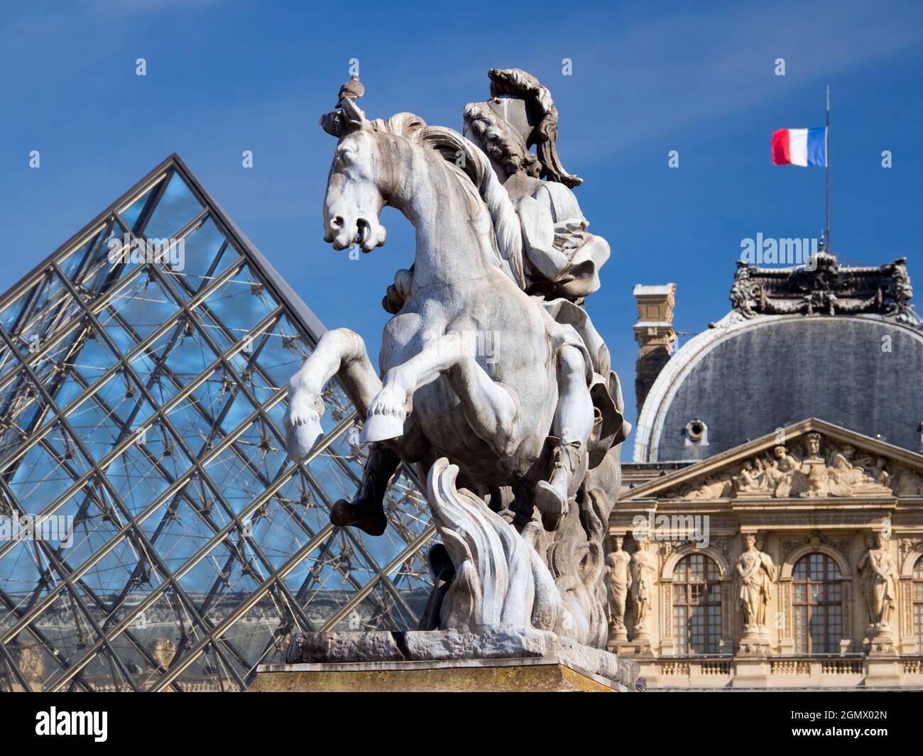 Paris, France - 19 septembre 2018 le Louvre de Paris, ou la Mus e du Louvre, pour lui donner son ...