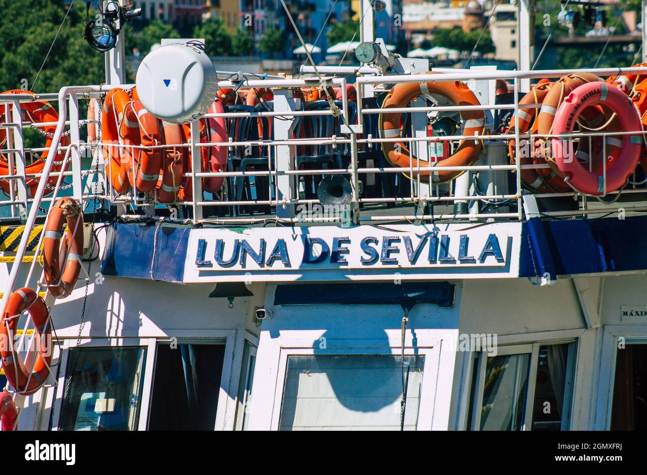 Séville Espagne 18 septembre 2021 Bateaux touristiques sur le fleuve ...