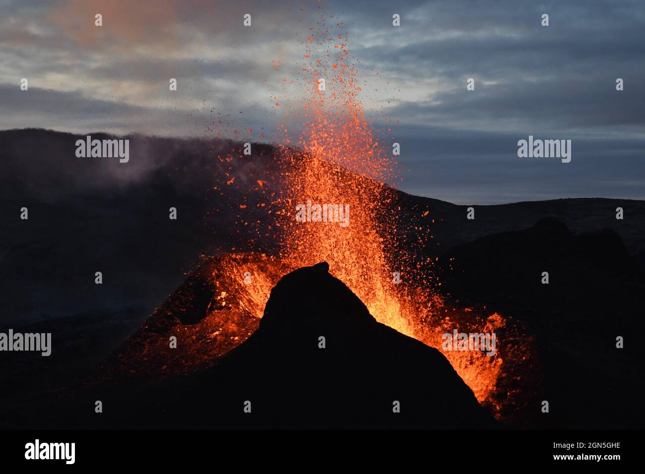 éruptions explosives Banque de photographies et d’images à haute ...