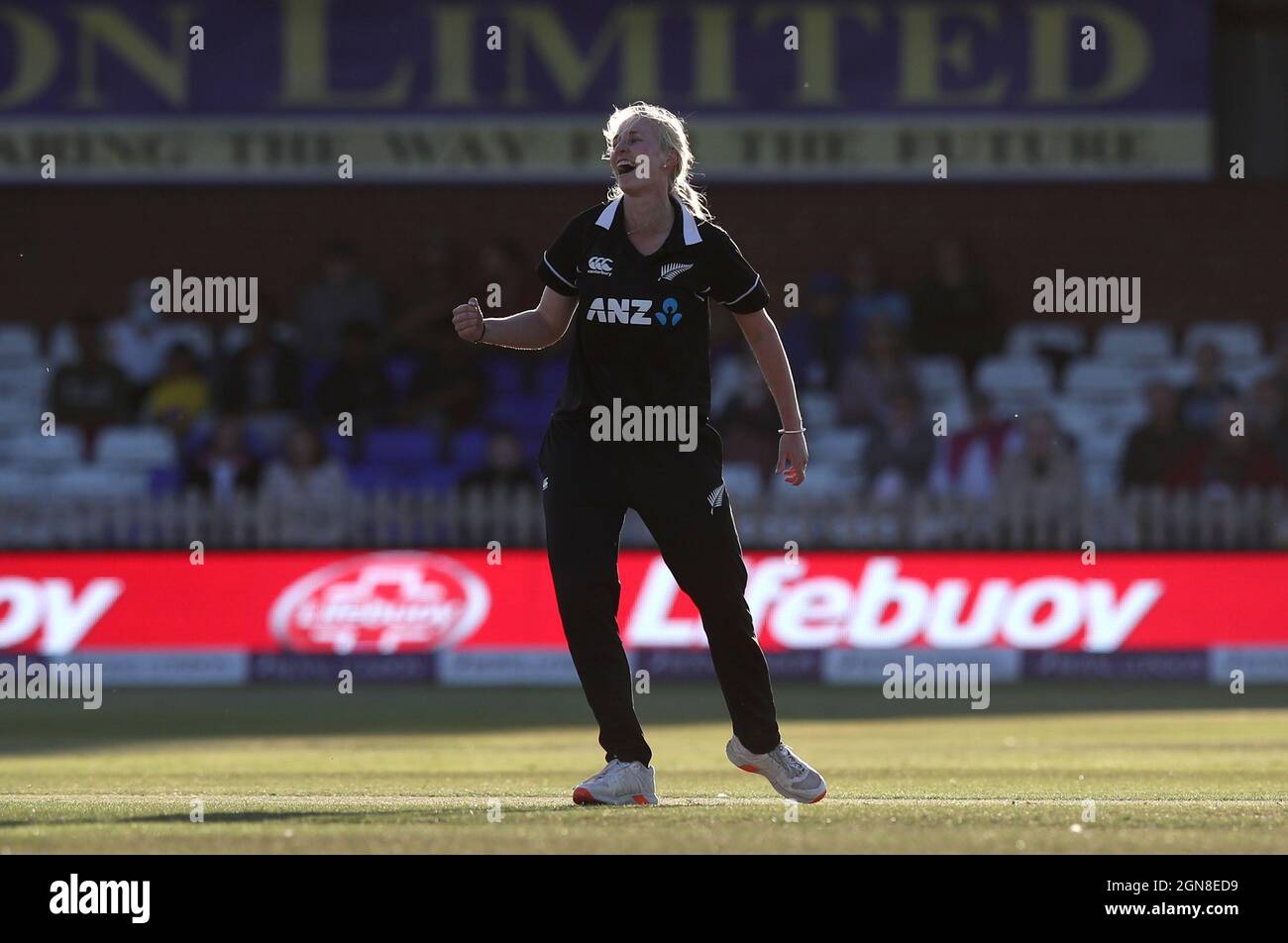 Hannah Rowe, en Nouvelle-Zélande, célèbre le cricket de NAT Sciver, en ...