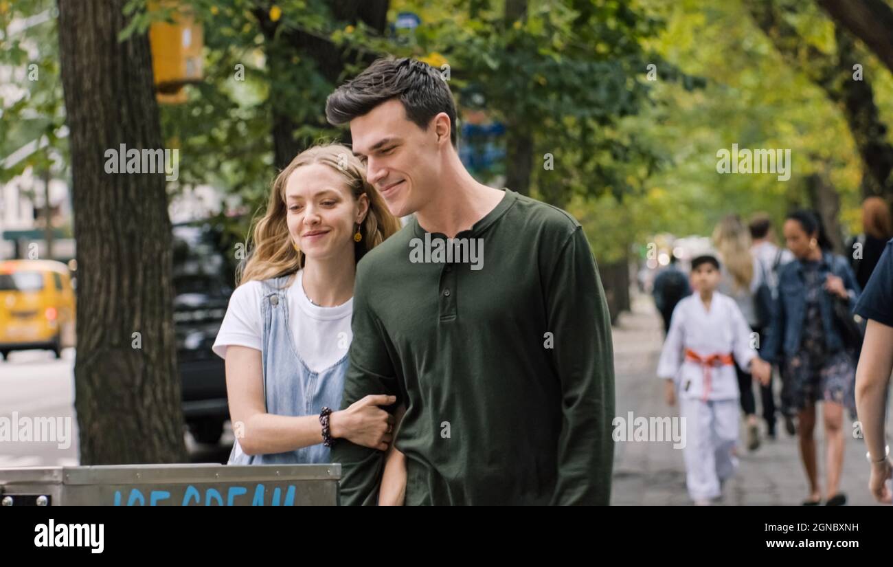 ÉTATS-UNIS. Finn Wittrock et Amanda Seyfried dans une scène du (C)Sony ...