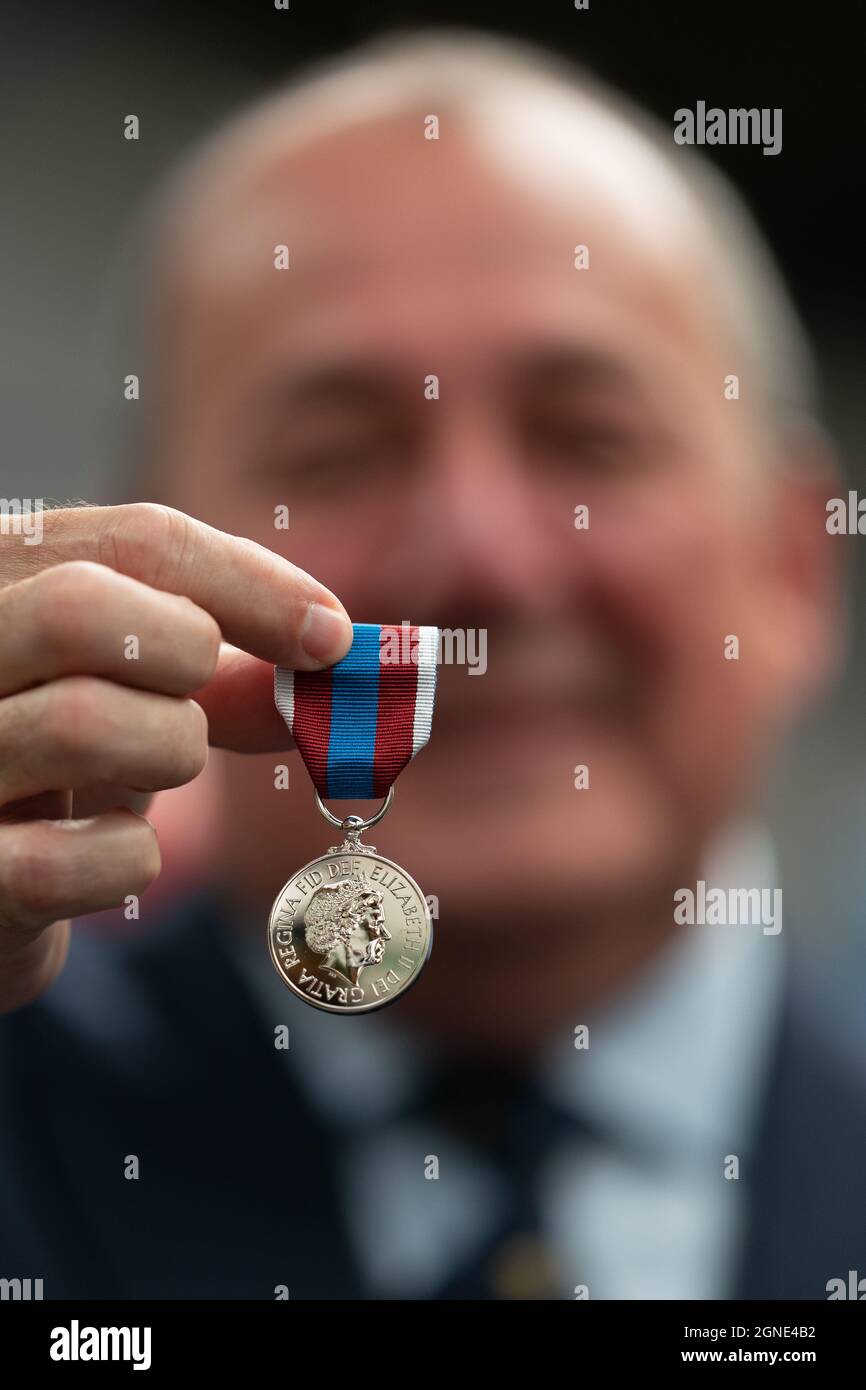 Phil McDermott, directeur général du service de la Médaille ...