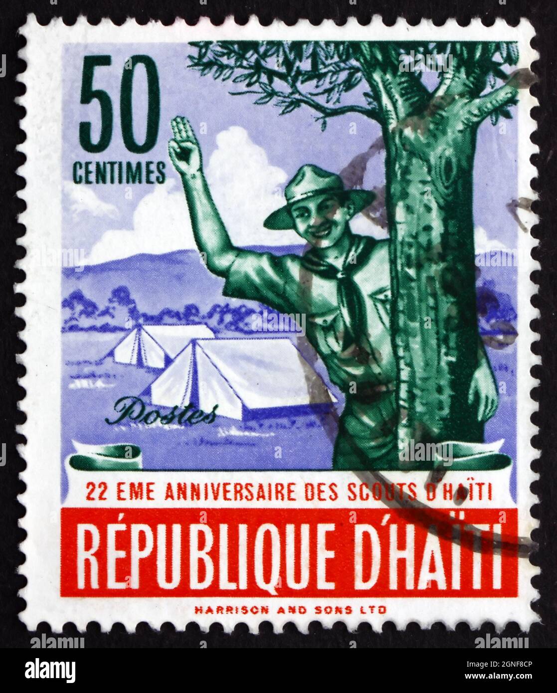 HAÏTI - VERS 1962 : un timbre imprimé en Haïti montre le signe scout ...