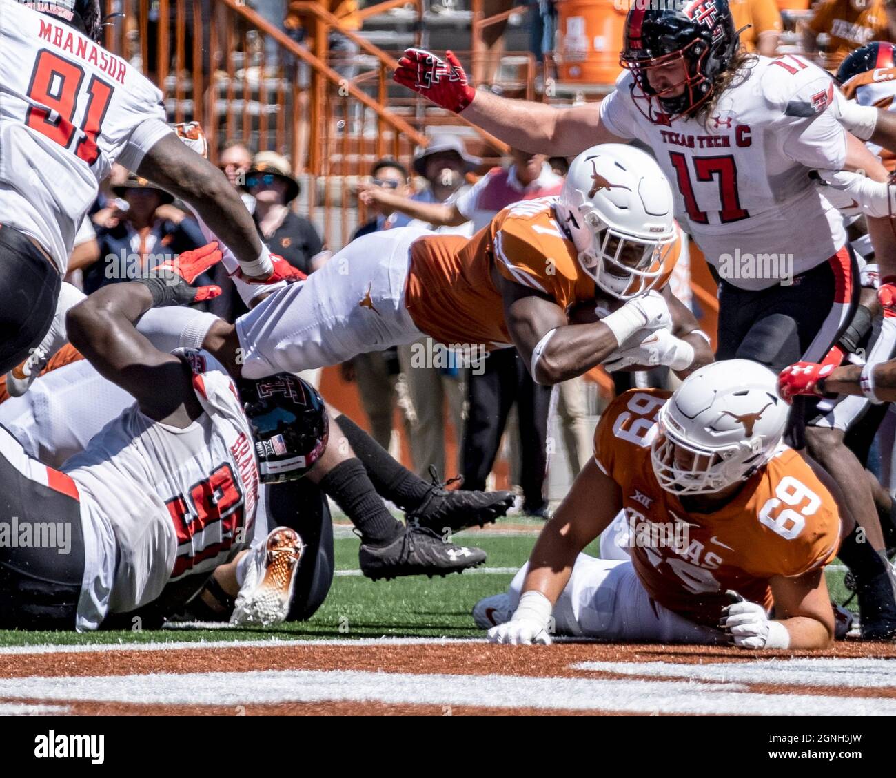 Septembre 25,. RB Keilan Robinson #7 des Texas Longhorns en action ...