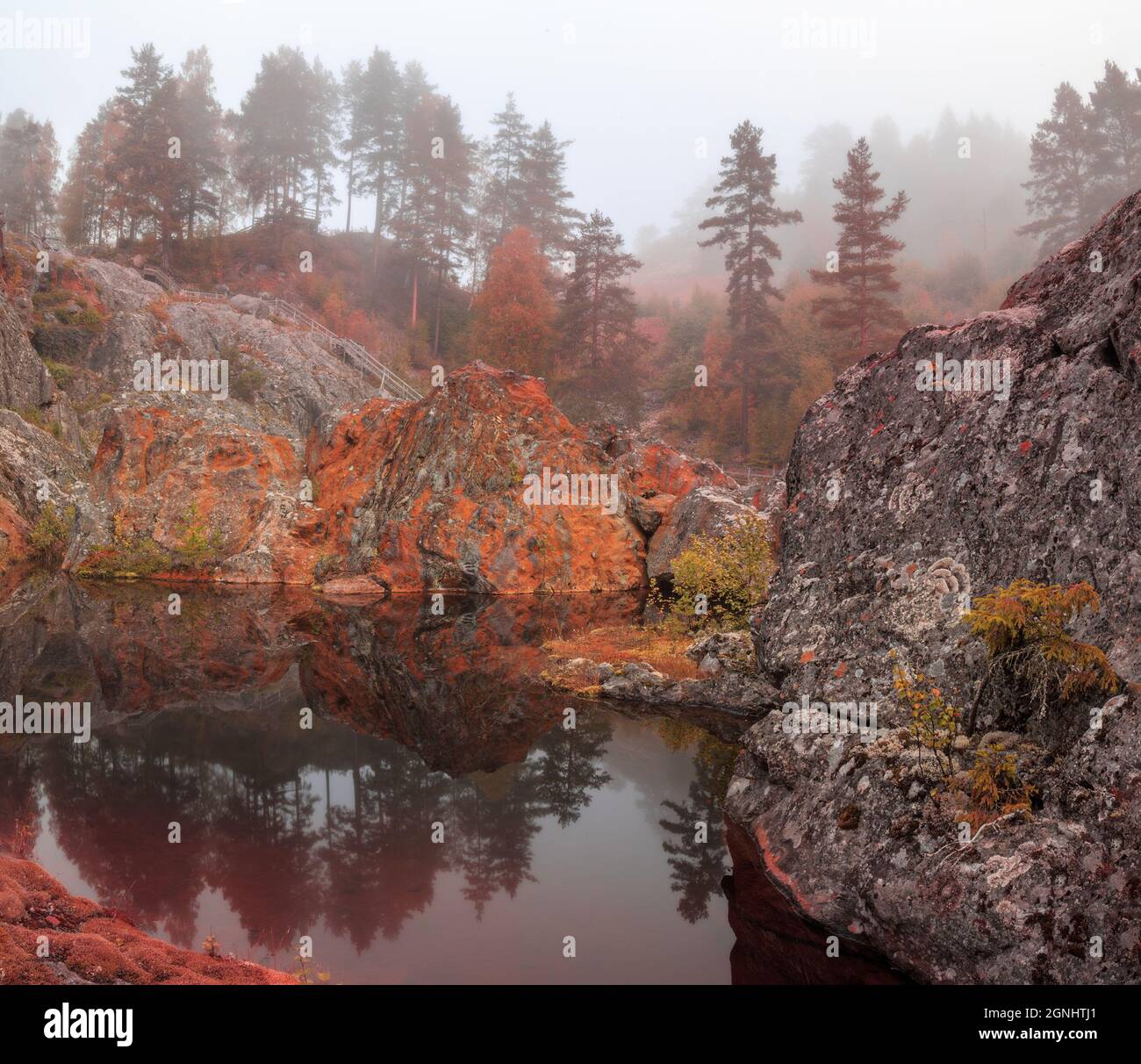Reflets de roche rouge Banque de photographies et d’images à haute ...