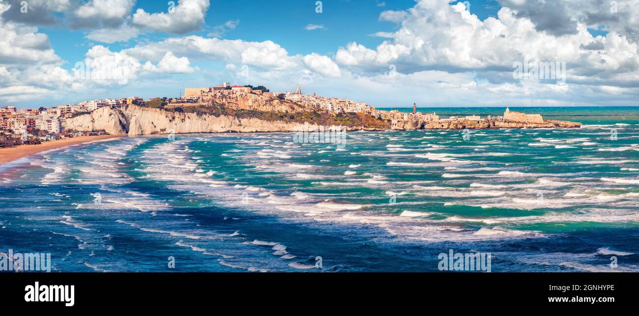 Castle of vieste gargano Banque de photographies et d’images à haute ...