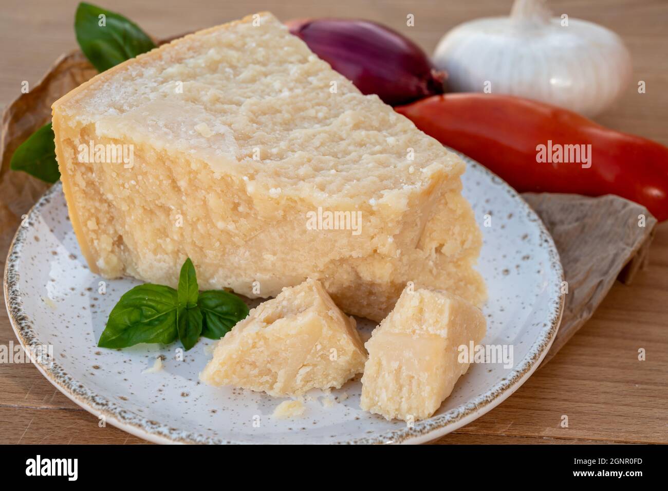 Collection de fromages, morceau de fromage mûr, parmesan, parmesan ...