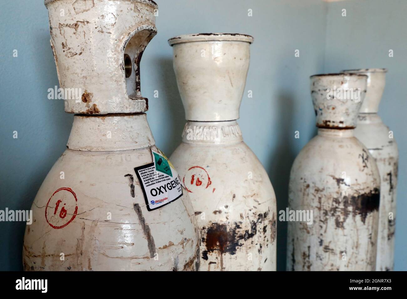 Oxygen tanks Banque de photographies et d’images à haute résolution - Alamy