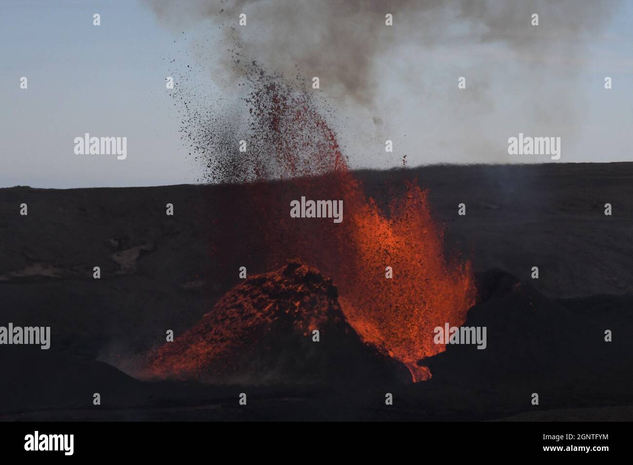 Volcan fagradalsfjall en islande Banque de photographies et d’images à ...