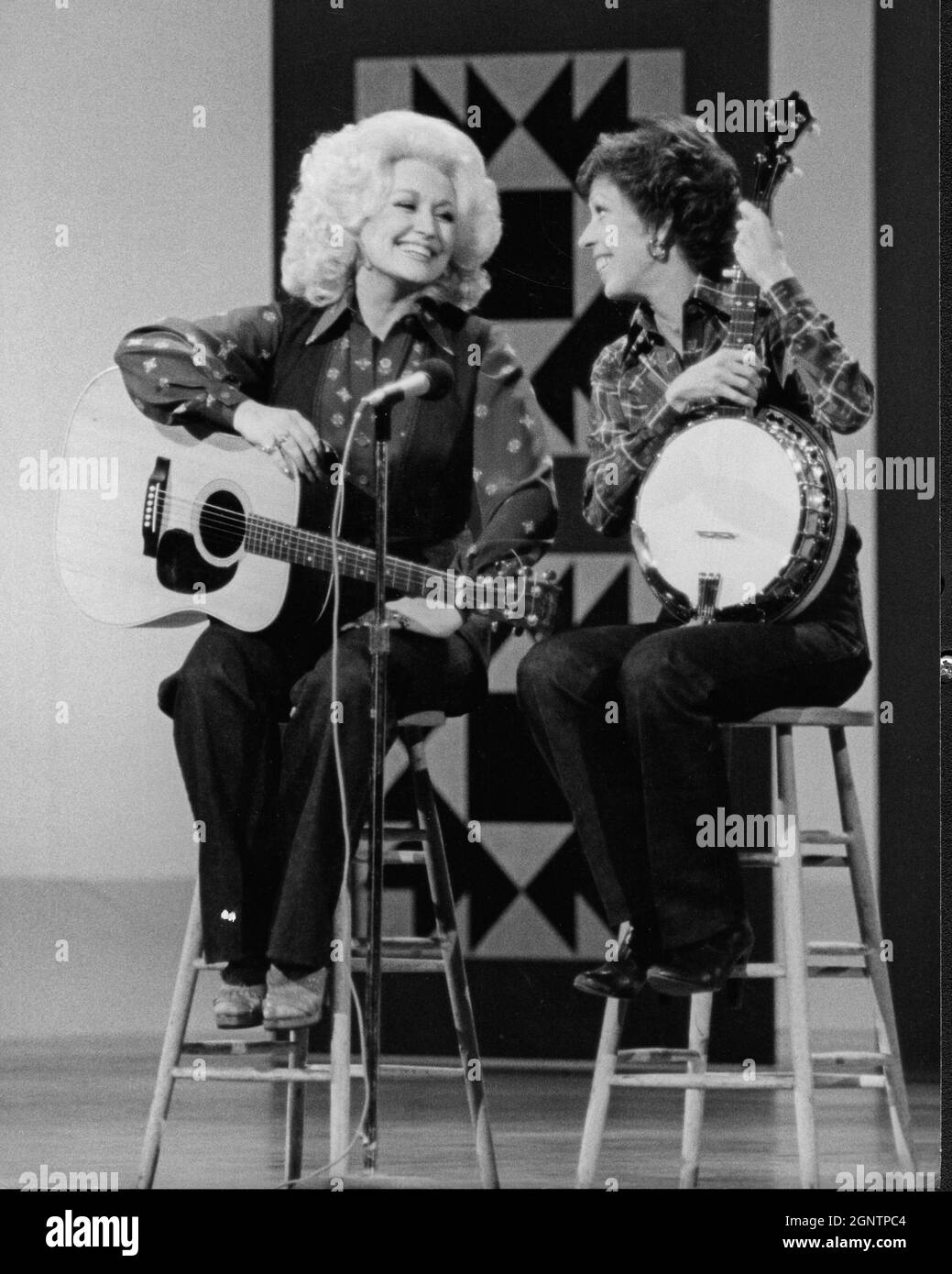 Dolly parton 1979 Banque d'images noir et blanc - Alamy