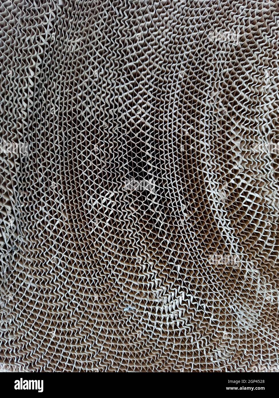 Papier ondulé. Texture du vieux papier ondulé. Ancienne texture du ...