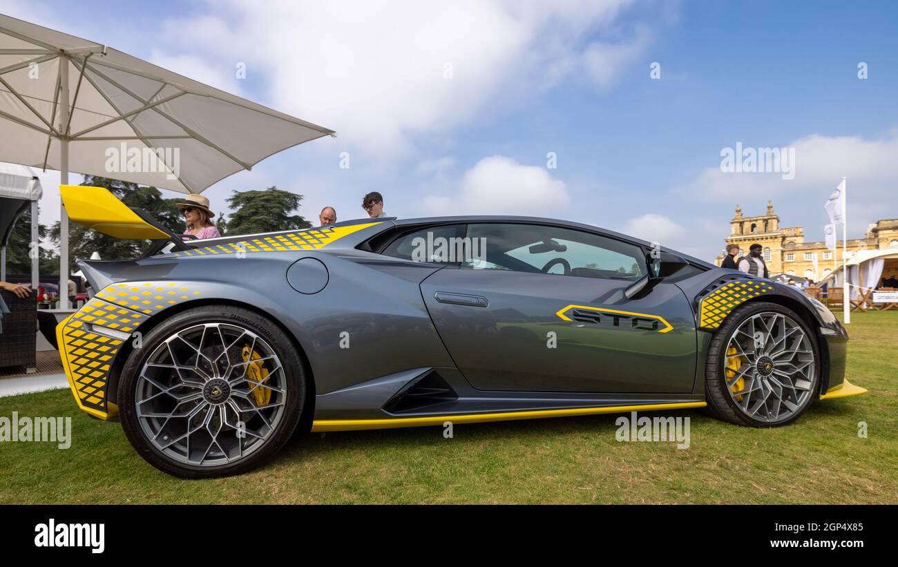 2021 Huracán STO (Super Trofeo Omologato) exposé au Concours d'élégance ...