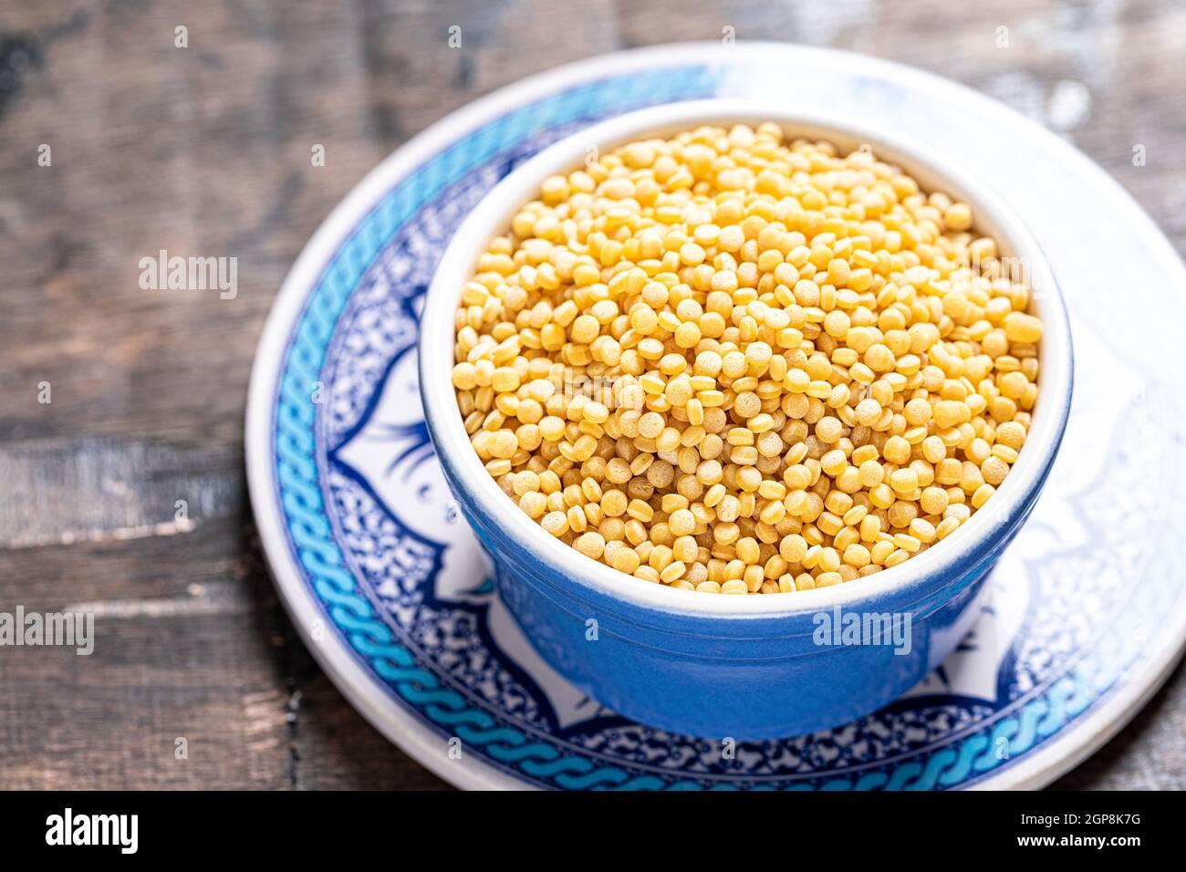 Gros plan sur le ptitim sec. Ptitim de pâtes grillées (petit plomb ou ...