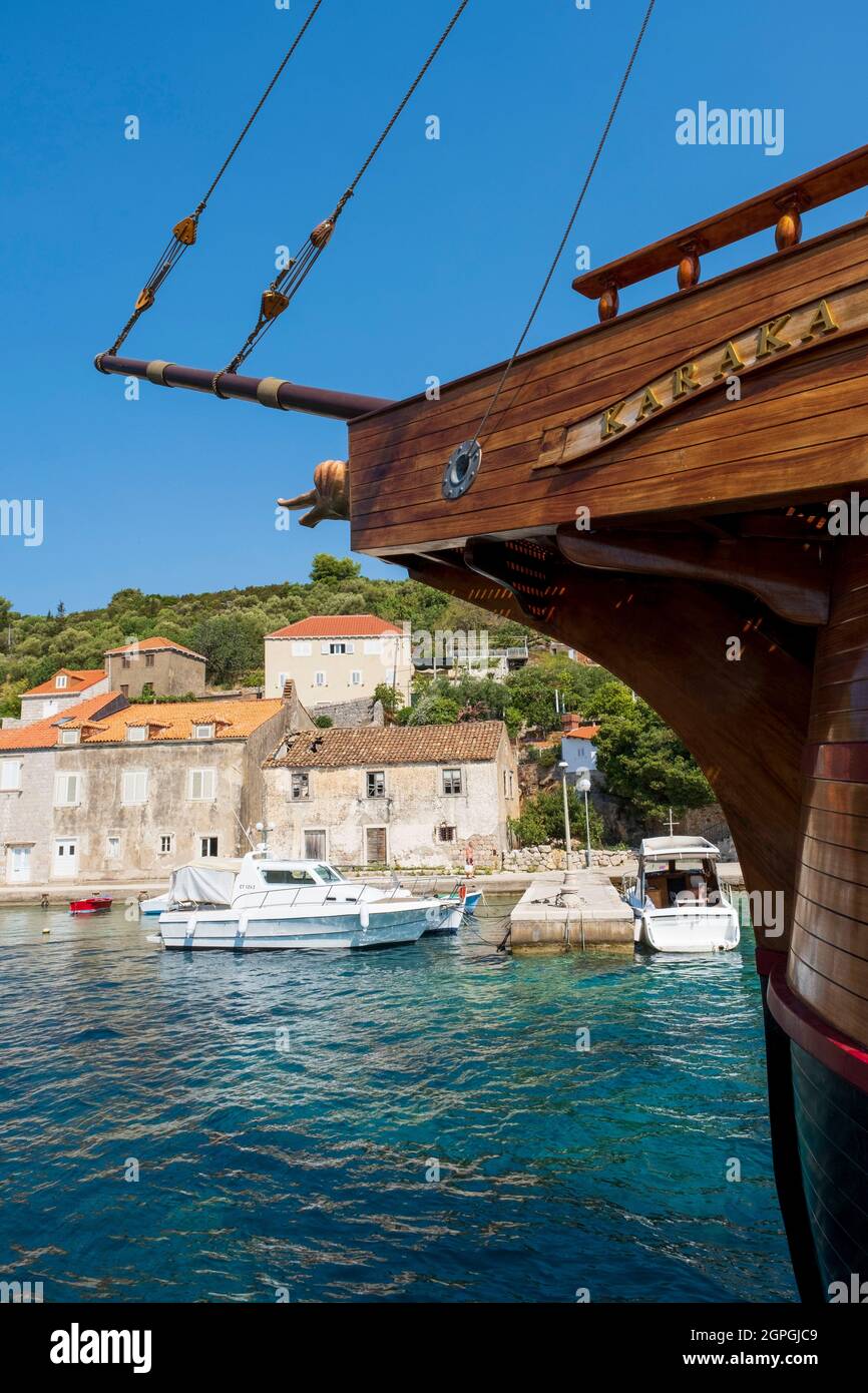 Croatie, Dalmatie, Iles Elaphites, Ile de Sipan, le port de Sudurad ...