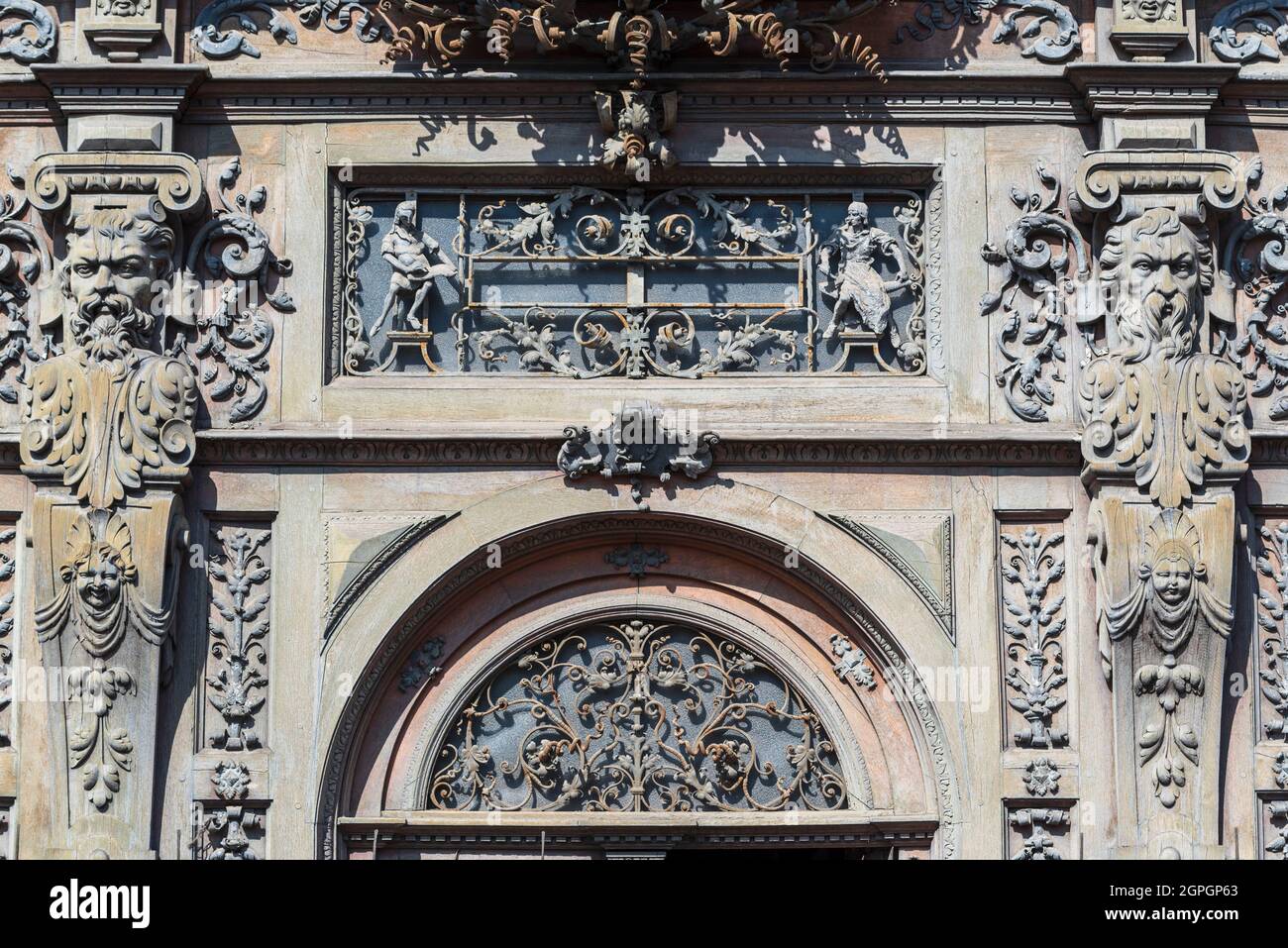 France, Seine Maritime, Rouen, Maison Marrou, balcon en fer forgé et ...