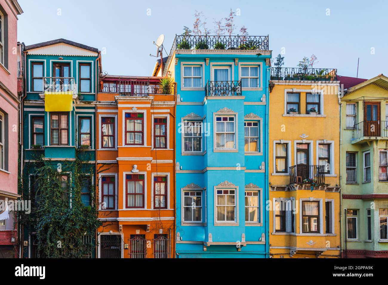 Maisons de couleurs istanbul Banque de photographies et d’images à ...