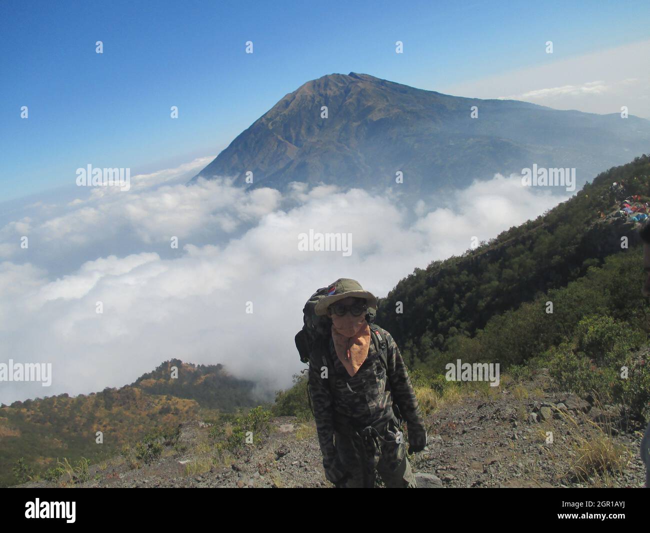 Sommet du mont merapi Banque de photographies et d’images à haute ...