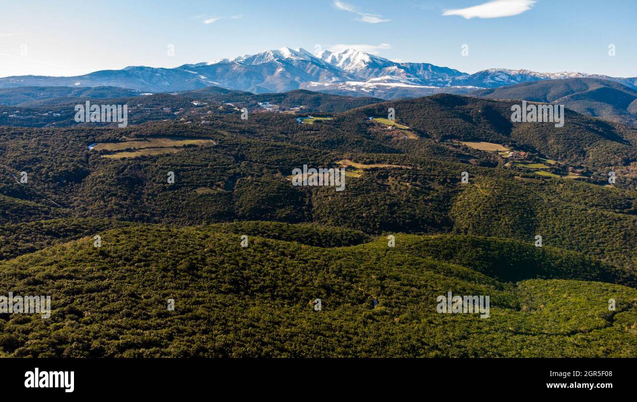 Chaîne de montagnes du canigou Banque de photographies et d’images à ...